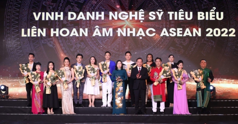 Vinh danh nghệ sỹ tiêu biểu Liên hoan âm nhạc Asean 2022